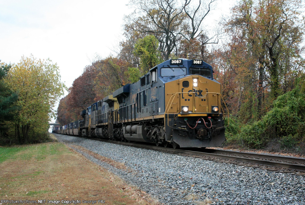CSX 3087 and train Q032